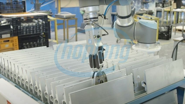 OnRobot phát triển quy trình chăm sóc máy CNC thế hệ mới trên ứng dụng D:PLOY